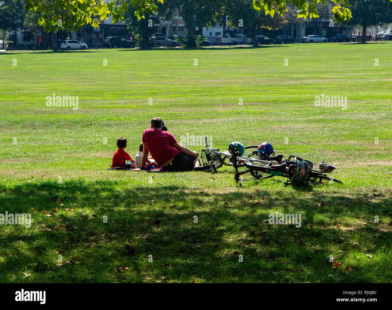 A family enjoy a rest during a bike ride Stock Photo - Alamy