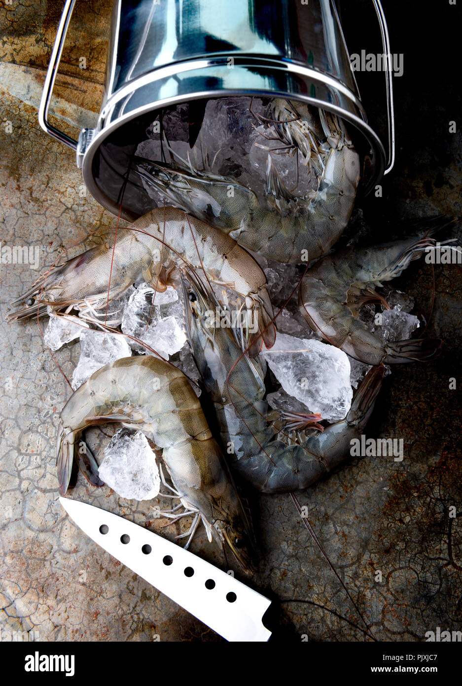 Food bucket hi-res stock photography and images - Alamy