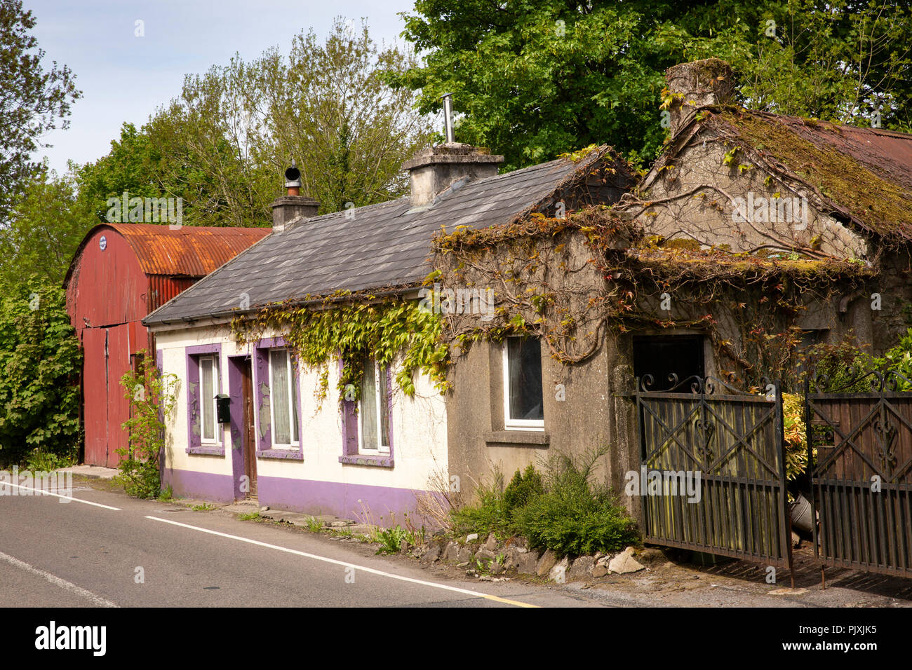 Barn home ireland hi-res stock photography and images - Alamy