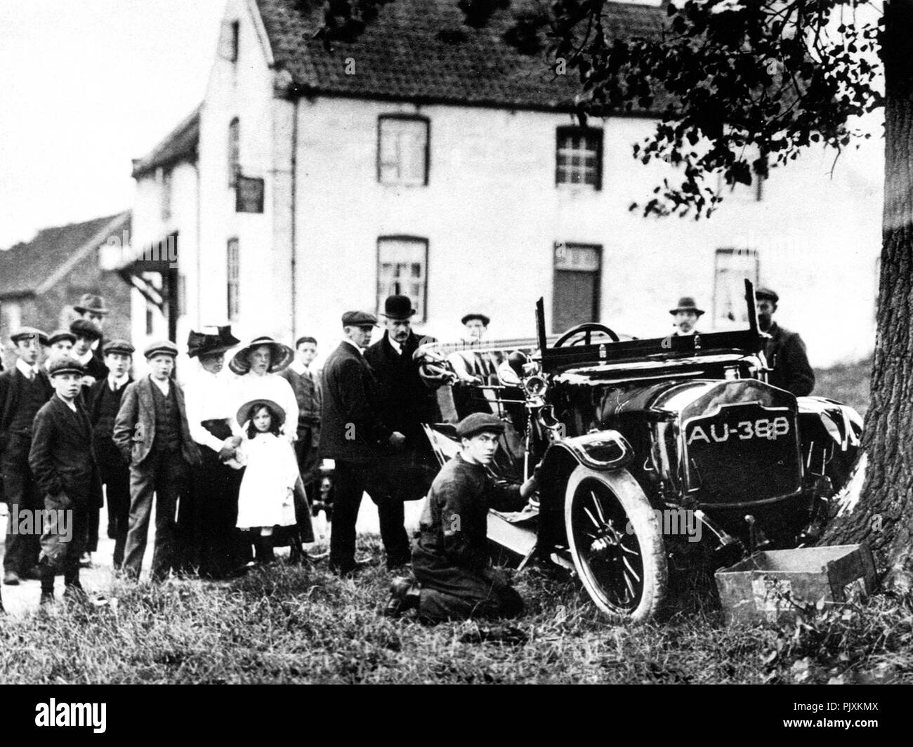 Early car accident hi-res stock photography and images - Alamy