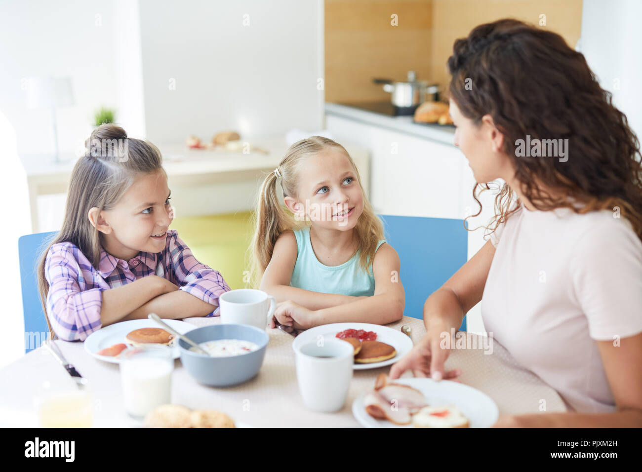 Eating with mom Stock Photo - Alamy