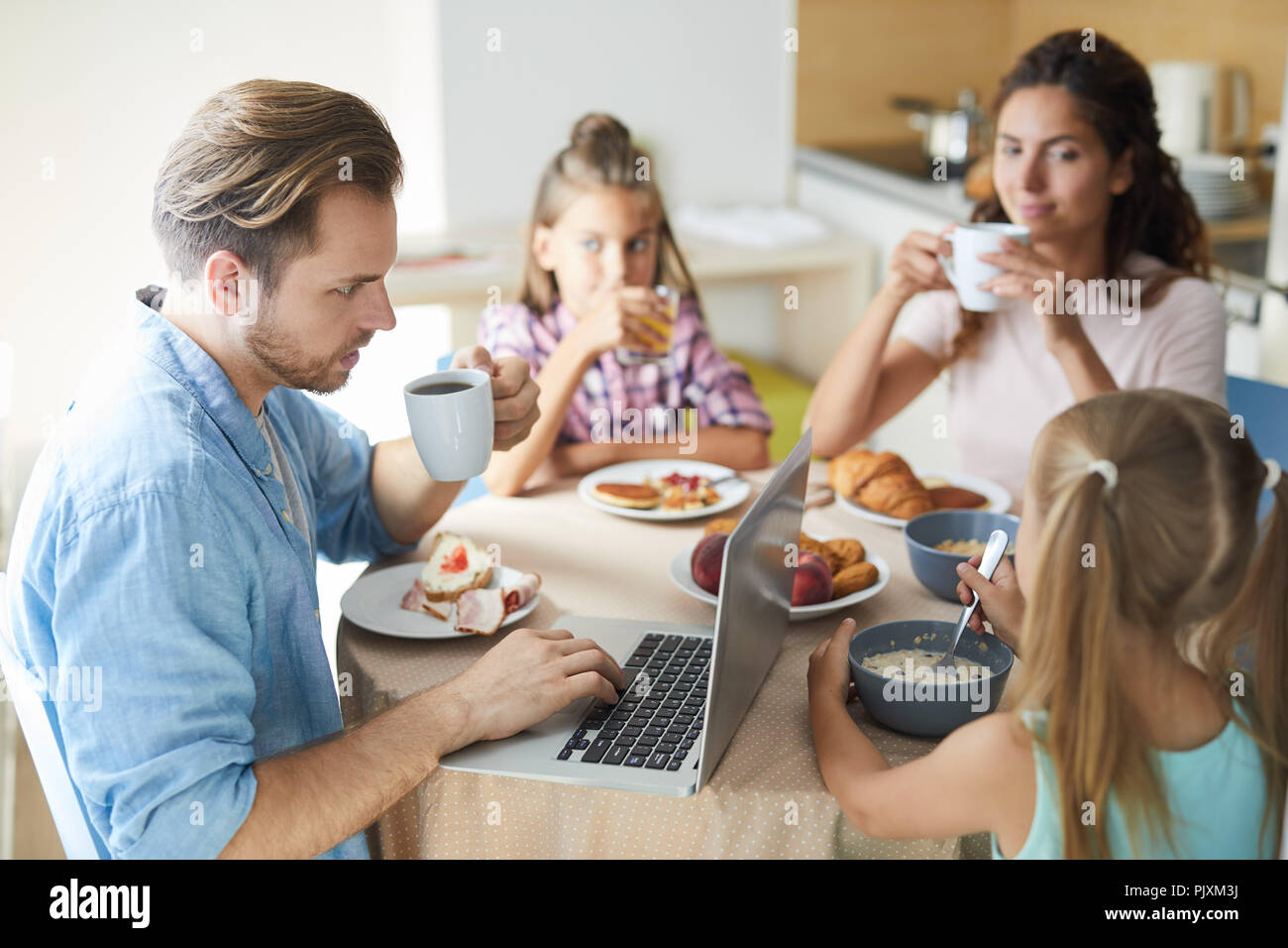 Food networking hi-res stock photography and images - Alamy