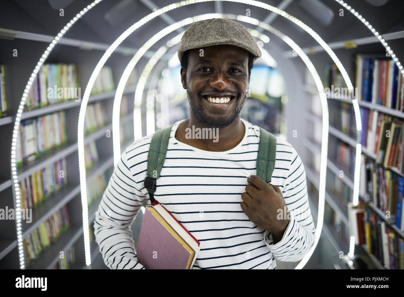Guy in library Stock Photo - Alamy