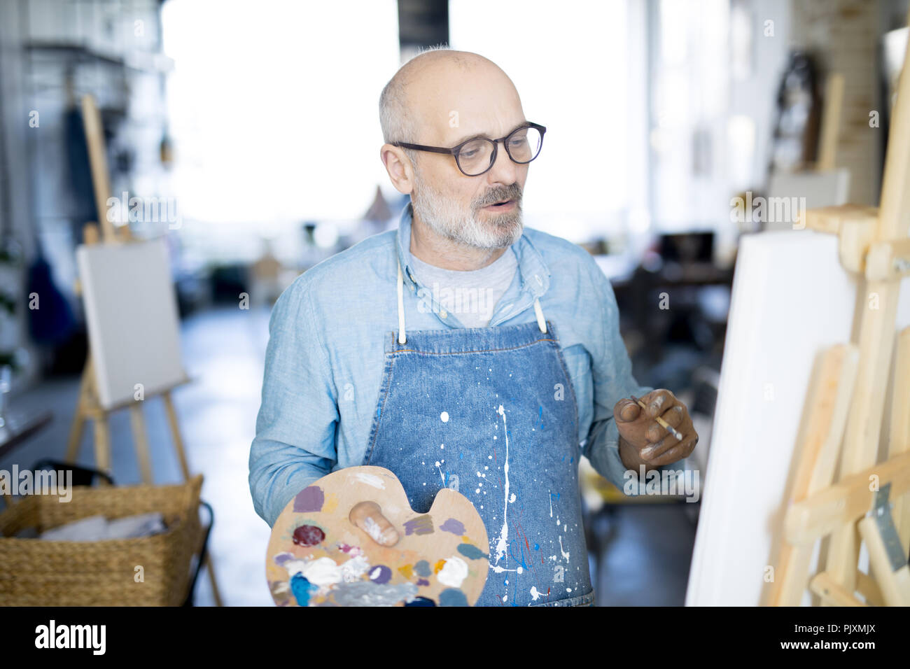 Senior person school class hi-res stock photography and images - Alamy