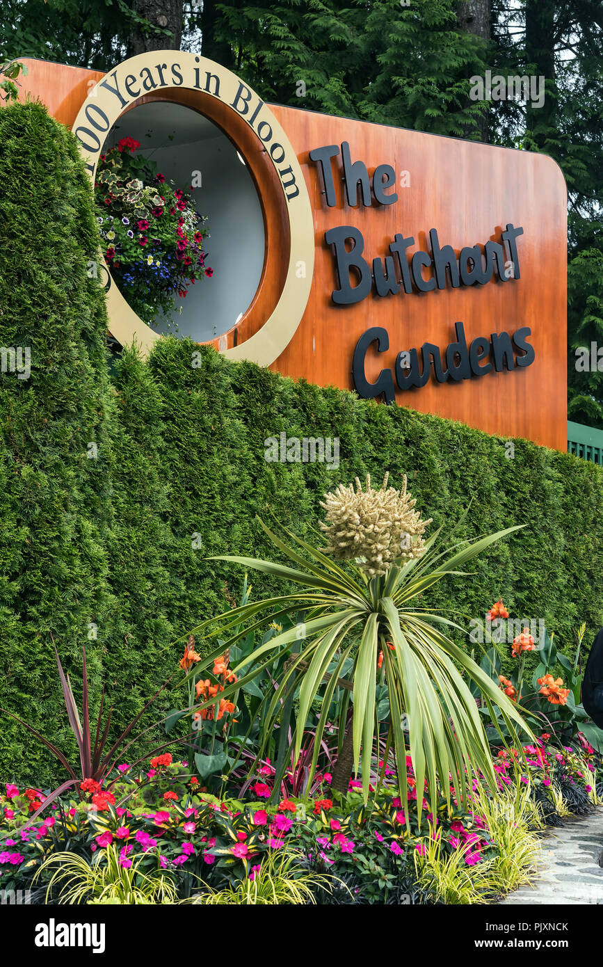 Entrance to the Butchart Gardens , Brentwood Bay, British Columbia ...