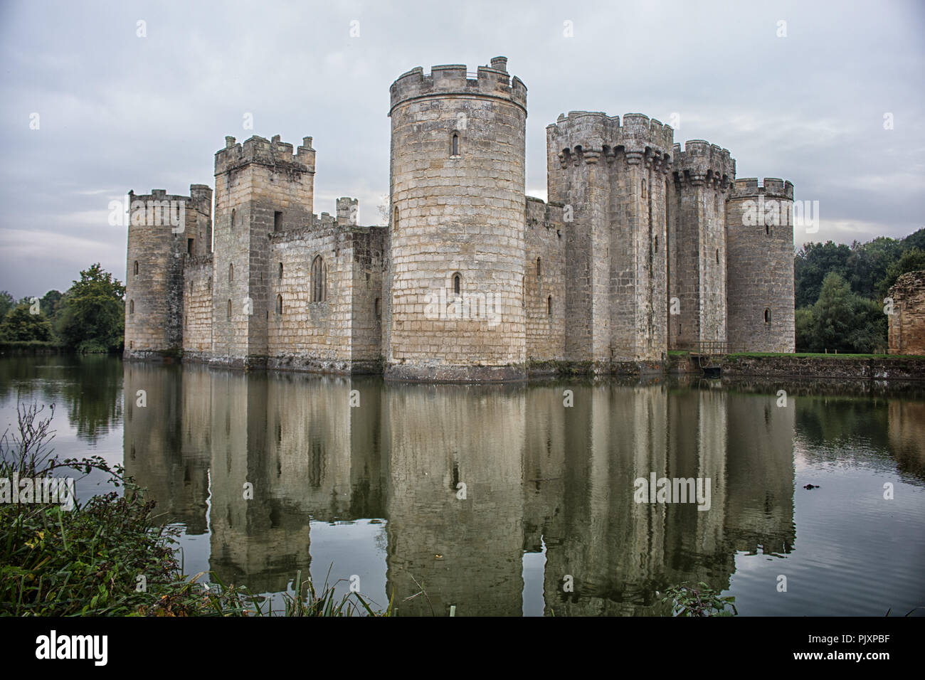 Bodiam castle bridge hi-res stock photography and images - Alamy