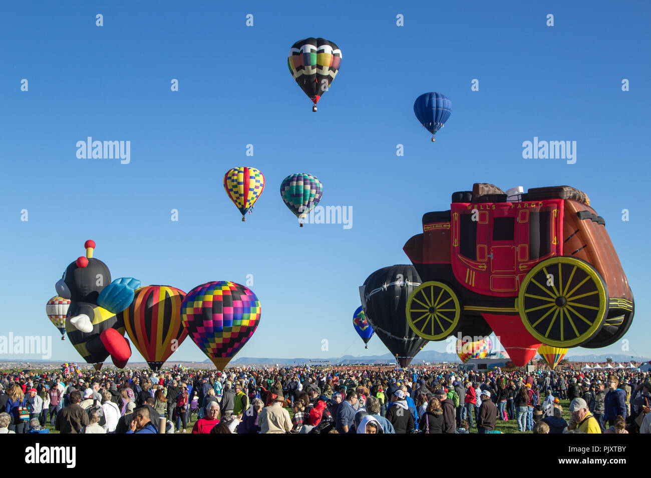 Wells fargo hot air balloon hi-res stock photography and images - Alamy