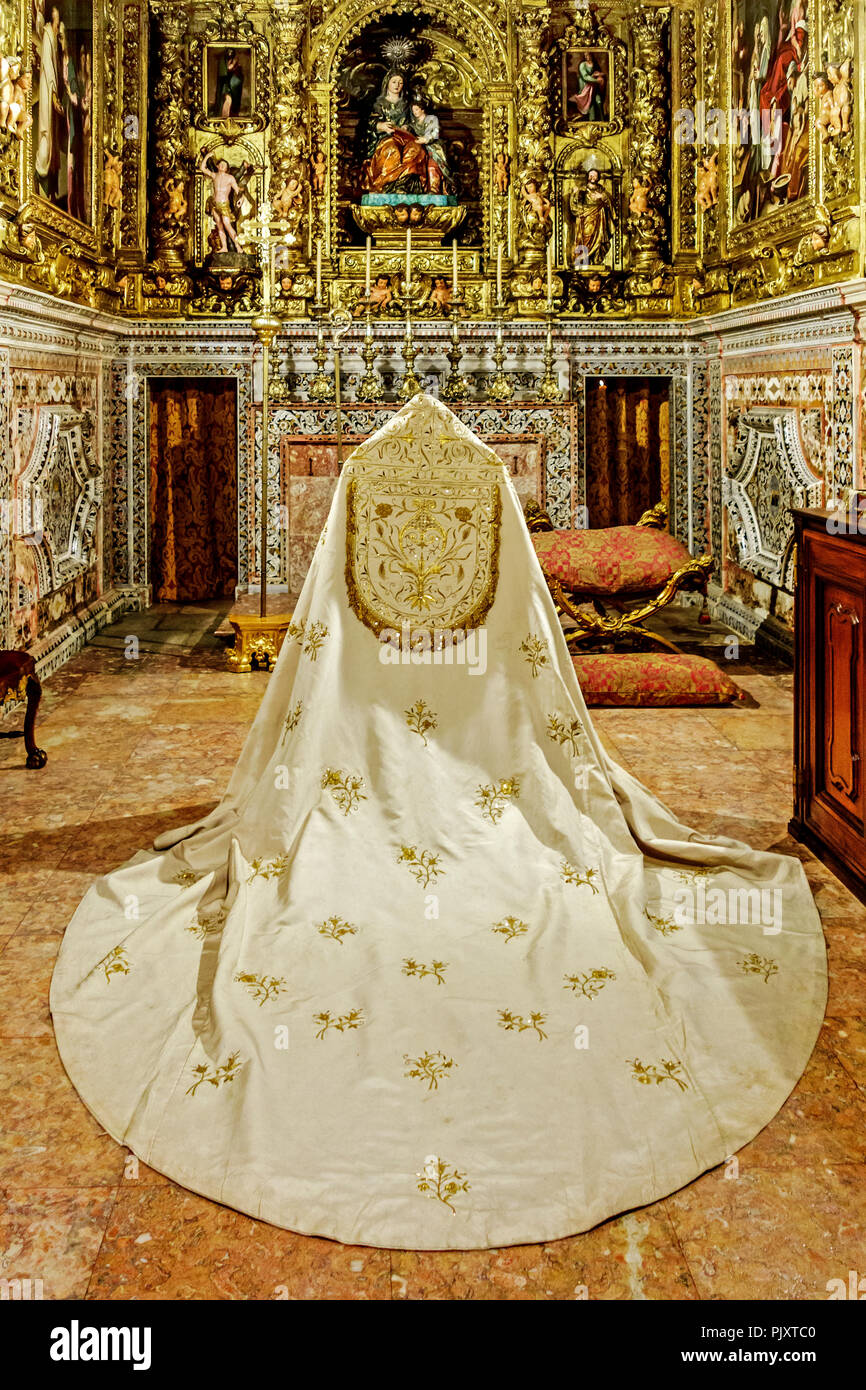 Bishops Robe High Resolution Stock Photography and Images - Alamy