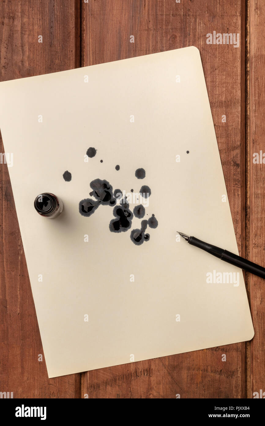 Ink splash quill hi-res stock photography and images - Alamy