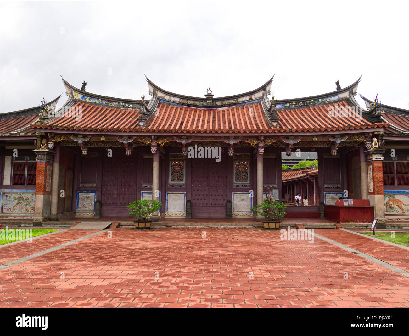 Traditional chinese architecture hi-res stock photography and images ...