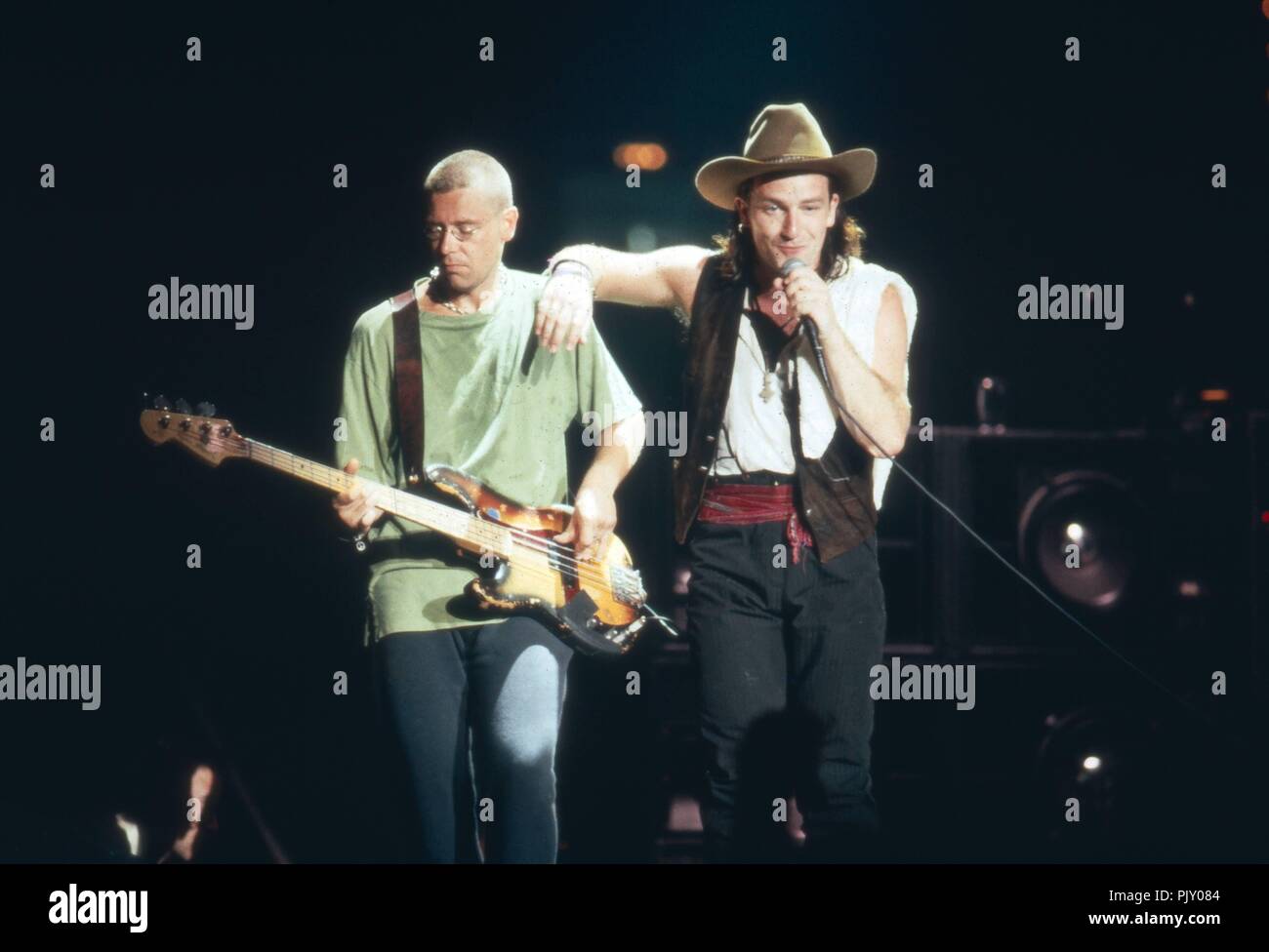 "U2", irische Band, bei einem Konzert in München, Deutschland 1987 ...