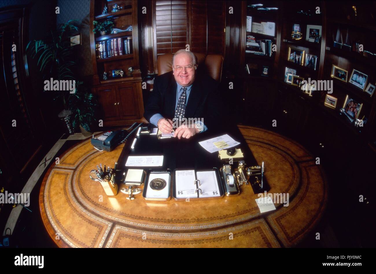 Geschäftsmann und Musikmanager Lou Pearlman in seinem Büro in Orlando ...