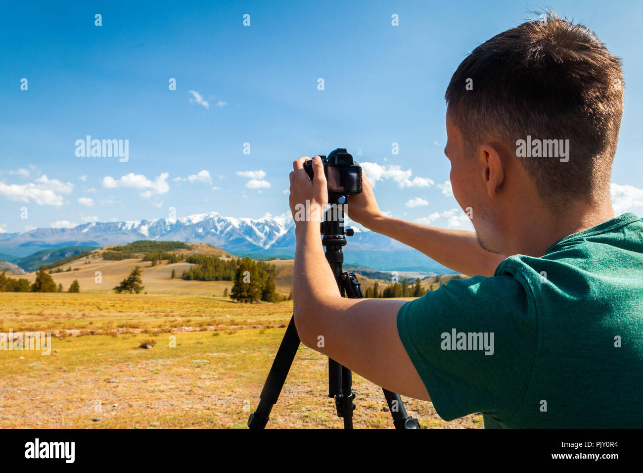Travel hiking man shoooting mountain landscape. Tourist professional ...