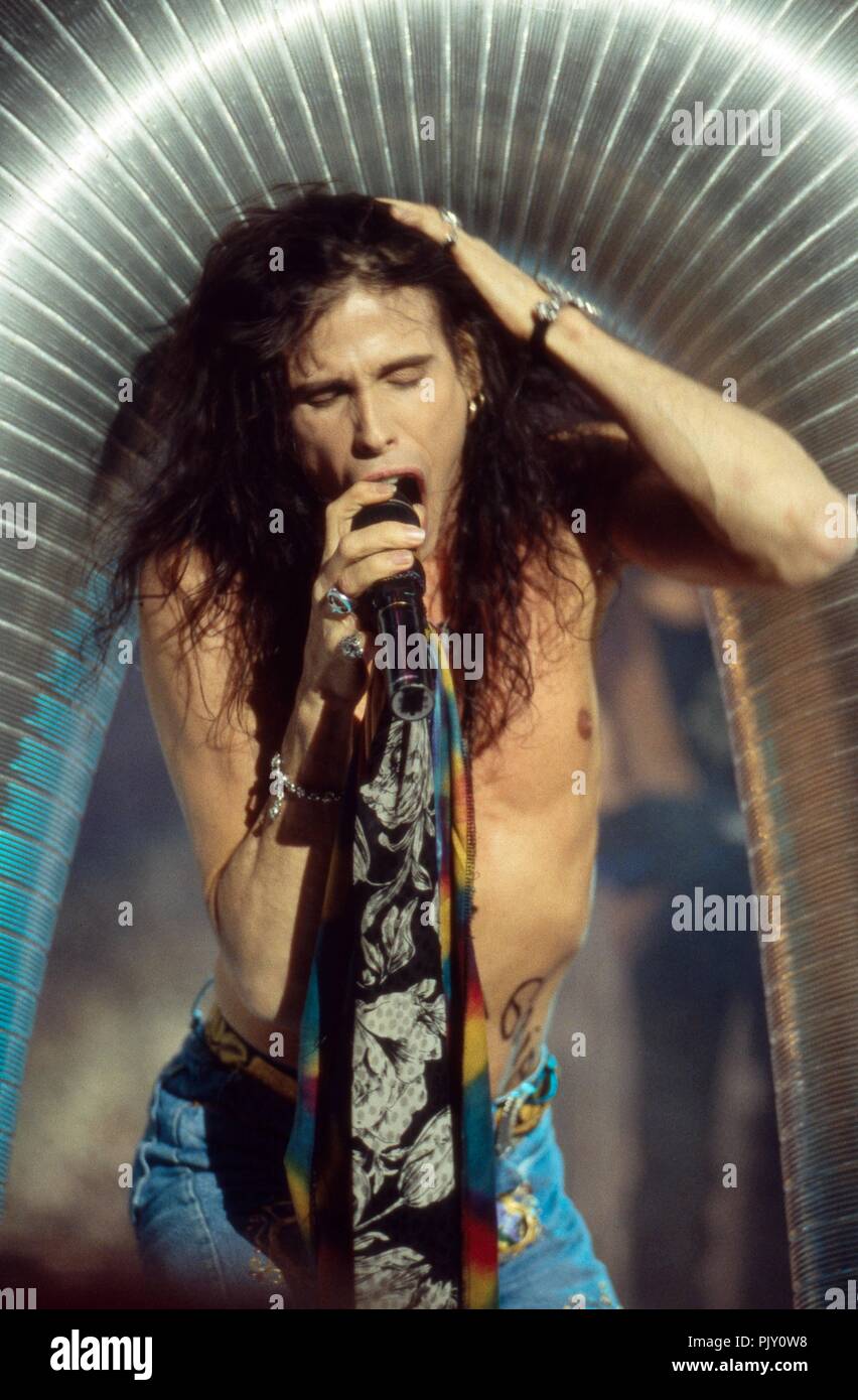 Steven tyler 1993 hi-res stock photography and images - Alamy
