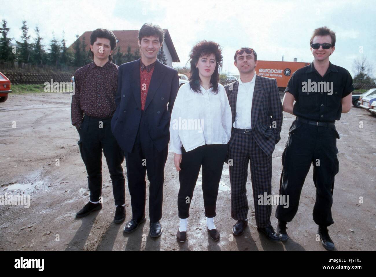 Britische Alternative-Pop-Band "The Adbentures" vor einem Konzert in ...