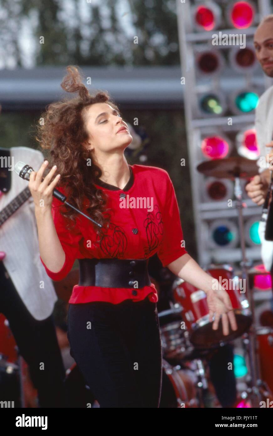 Jule Neigel, deutsche Sängerin und Sonschreiberin bei der ZDF Hitparade ...