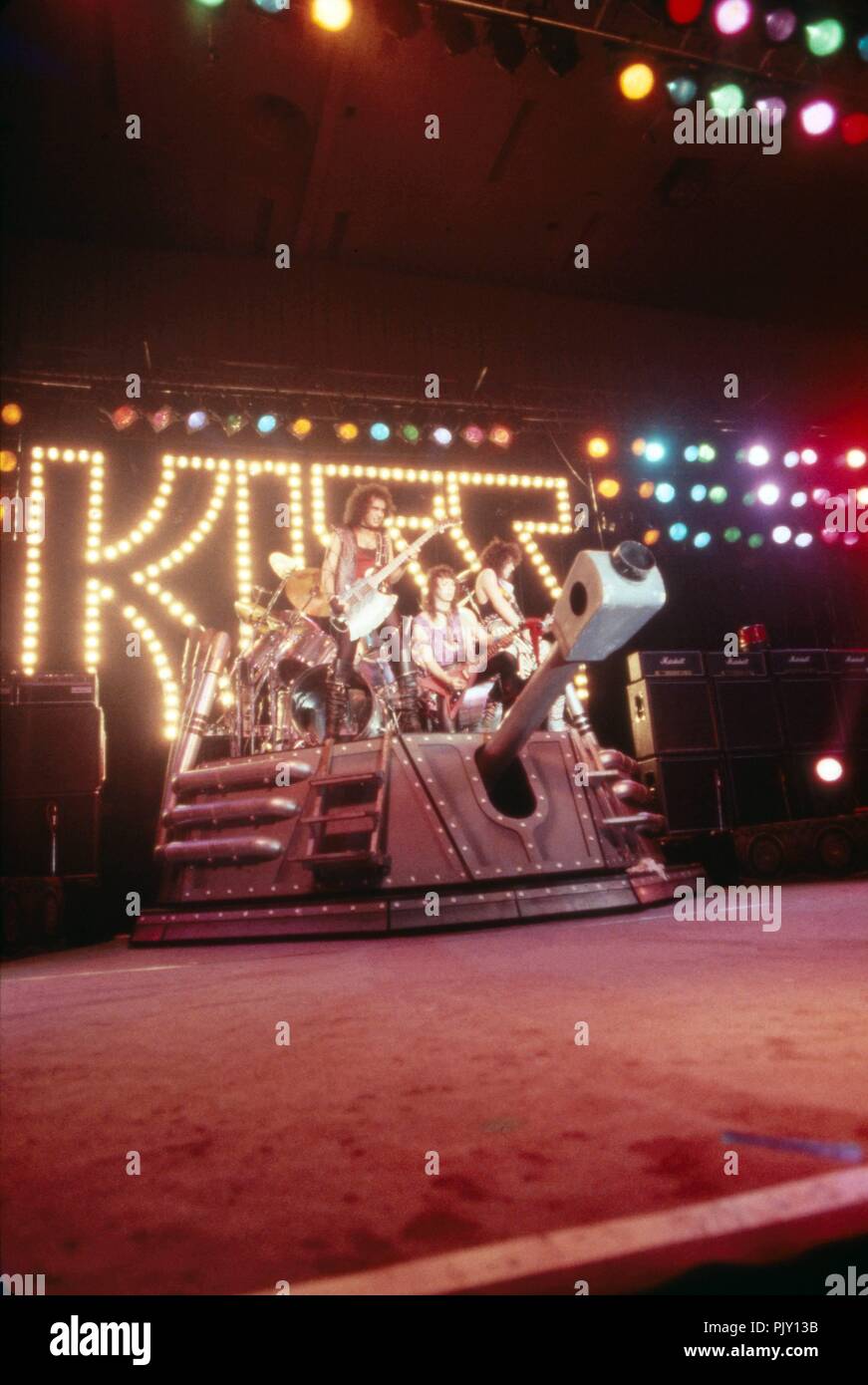 Kiss band 1983 hi-res stock photography and images - Alamy