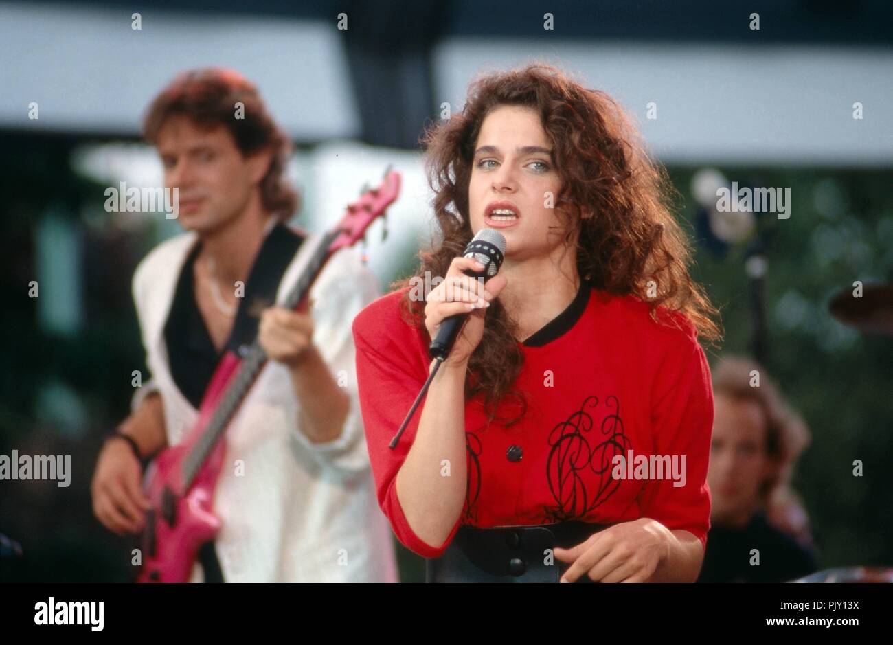 Jule Neigel, deutsche Sängerin und Sonschreiberin bei der ZDF Hitparade ...