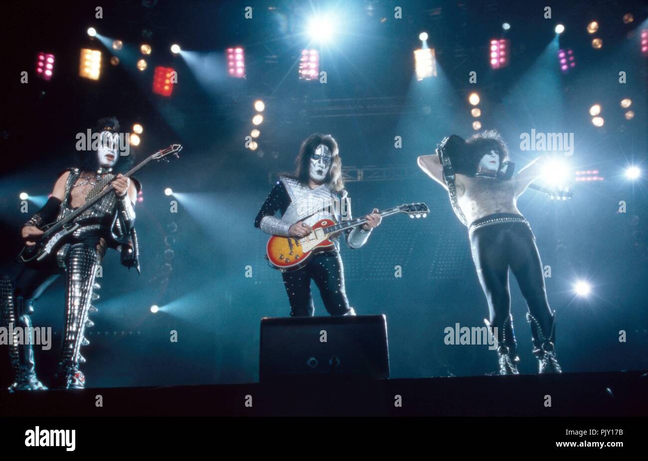Kiss group 1997 hi-res stock photography and images - Alamy