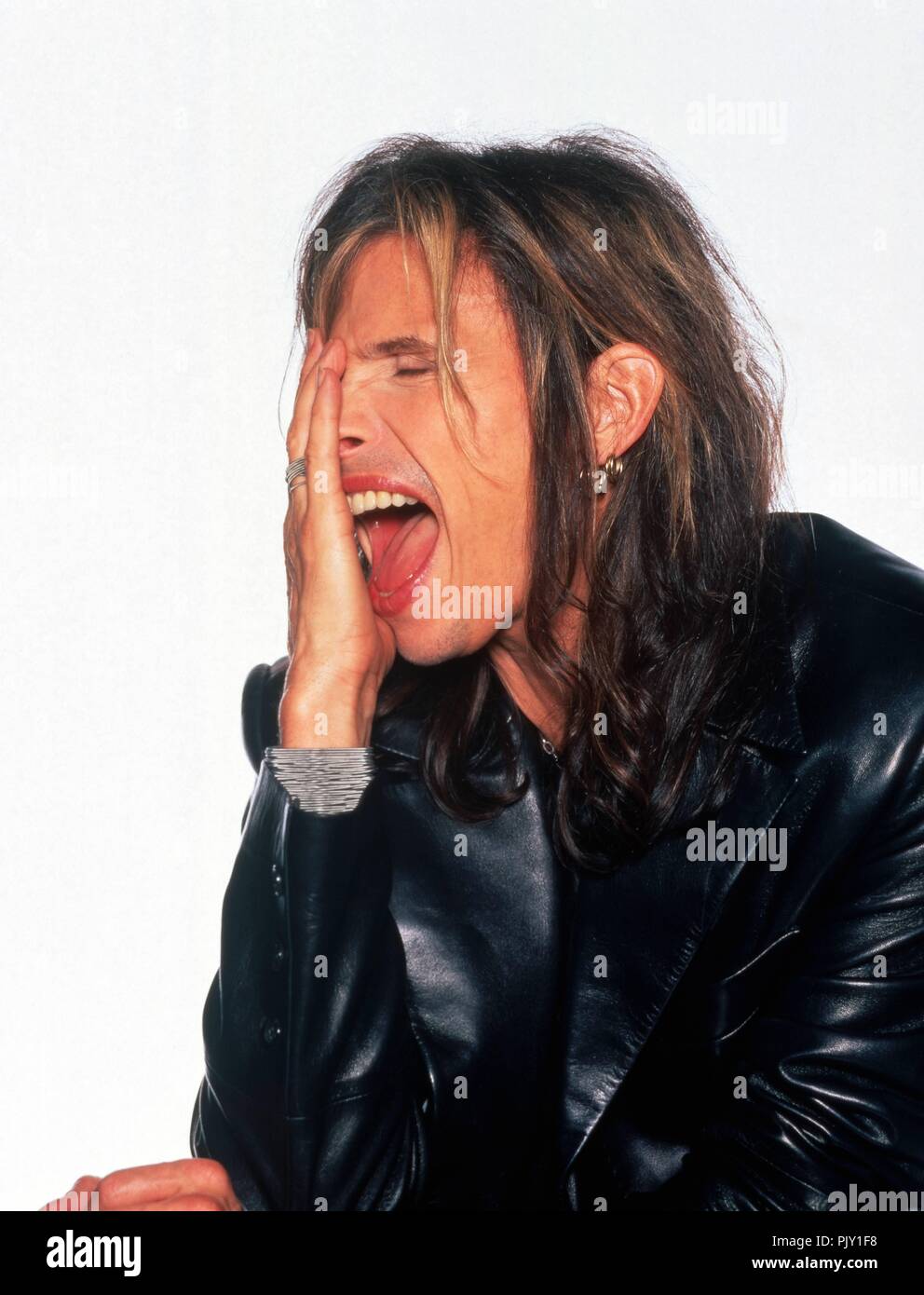 Steven tyler 1997 hi-res stock photography and images - Alamy