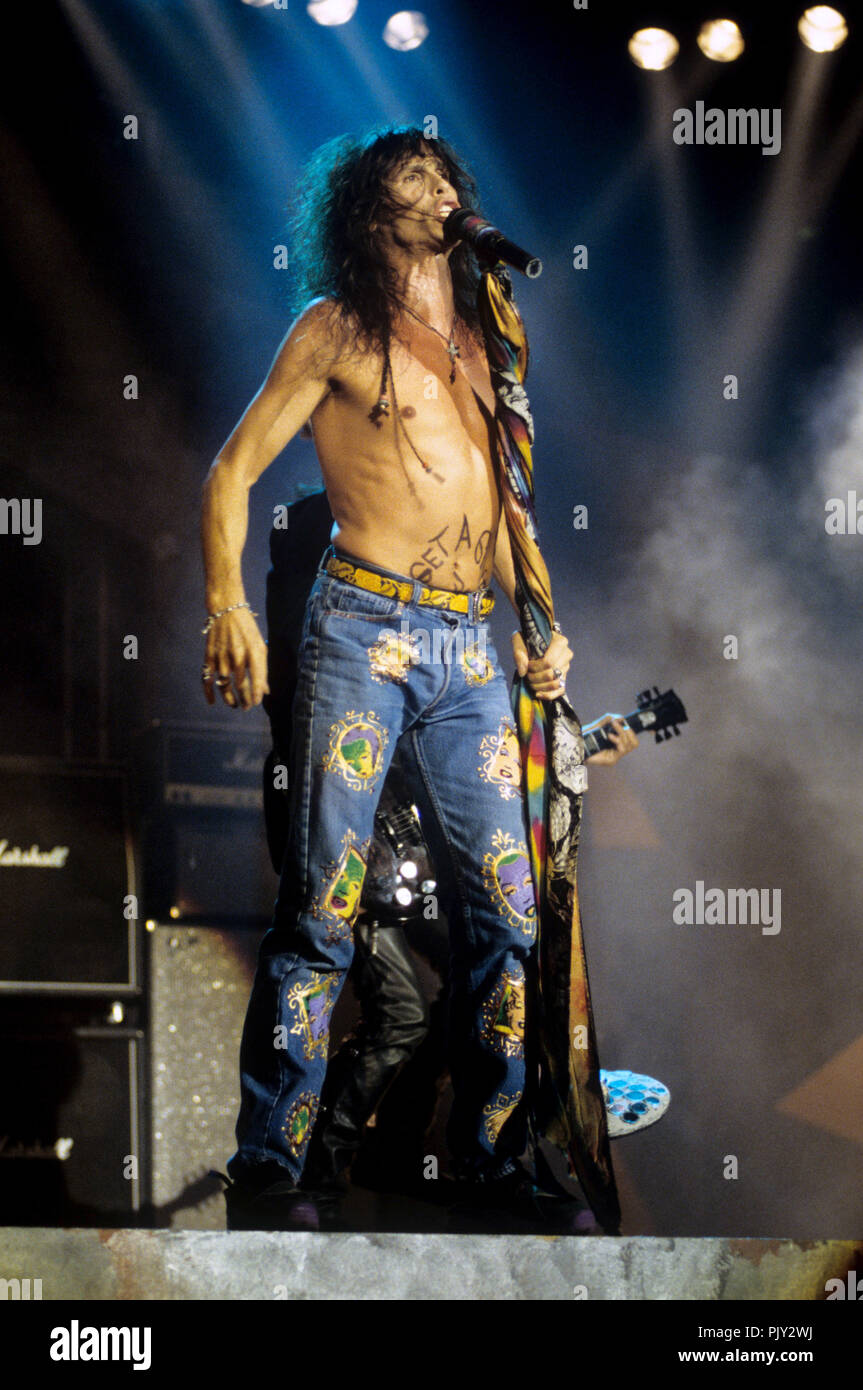 Young Steven Tyler Singing