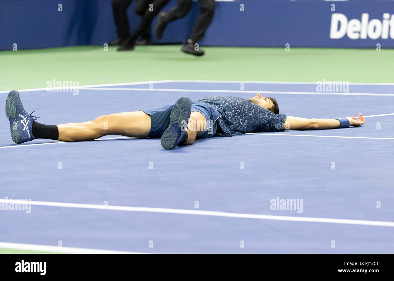 Novak djokovic center court hi-res stock photography and images - Alamy