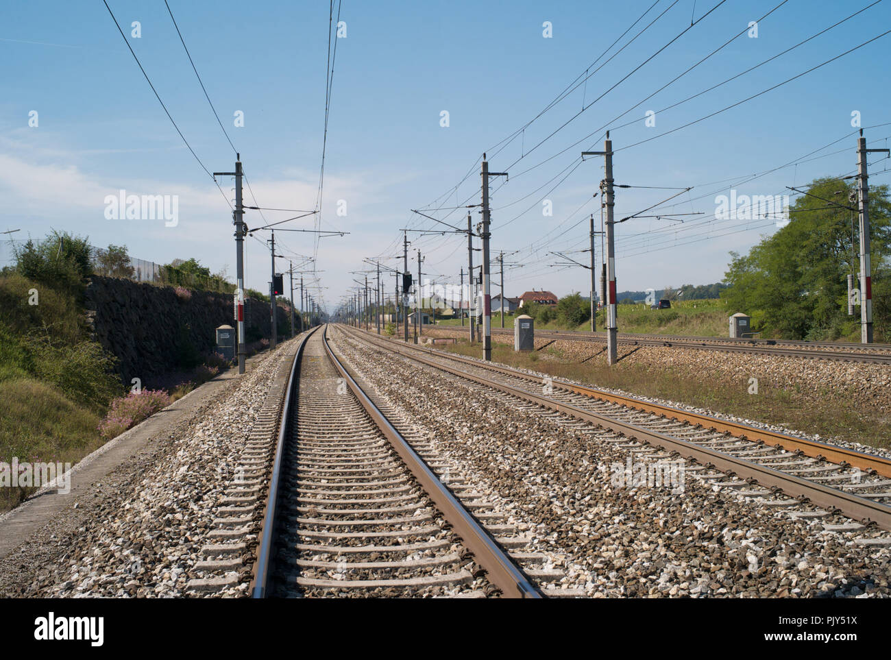 Spring field railroad hi-res stock photography and images - Alamy