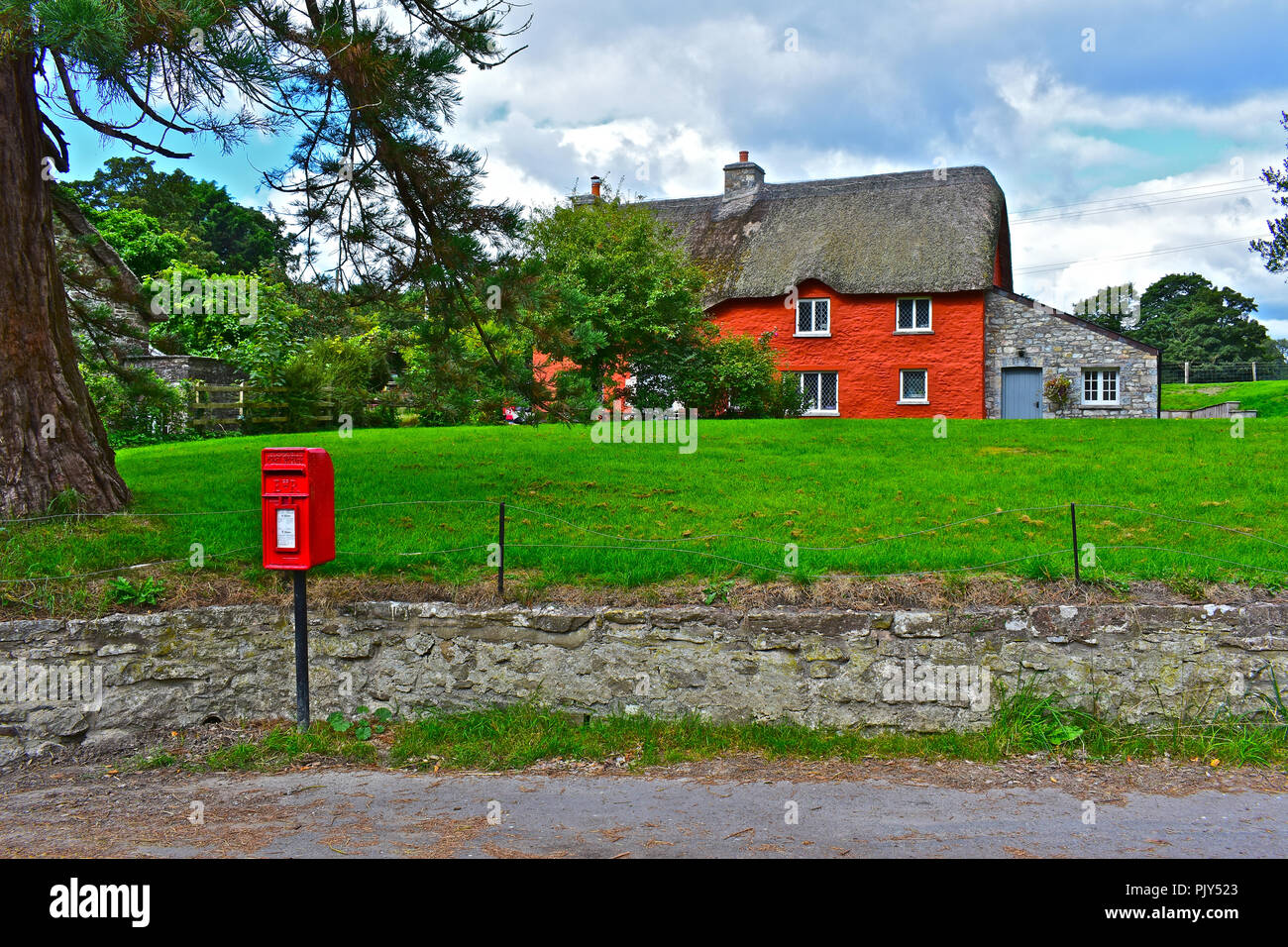 Welsh Stone Cottage High Resolution Stock Photography and Images - Alamy