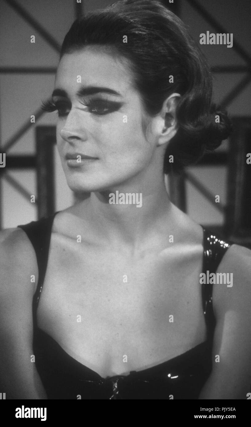 Sean Young in 1989 Photo By Adam Scull/PHOTOlink /MediaPunch Stock ...