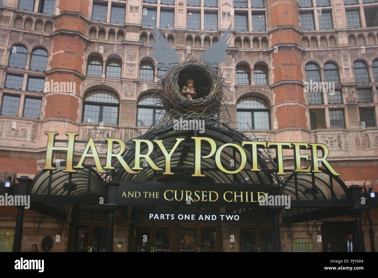 Harry potter and the cursed child london hi-res stock photography and ...