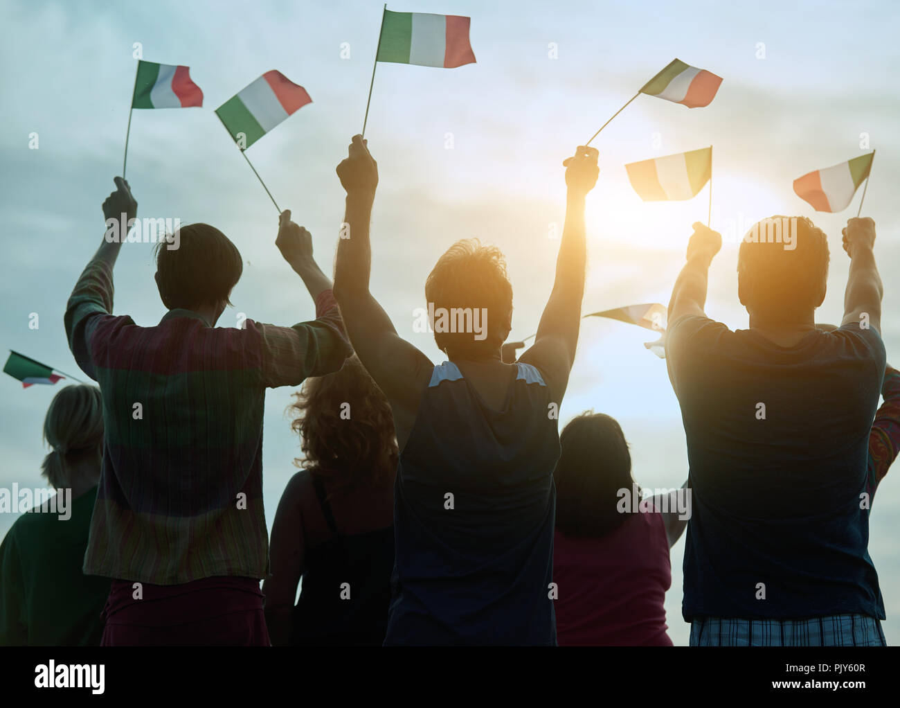 People raising italian flags up to the sky Stock Photo - Alamy