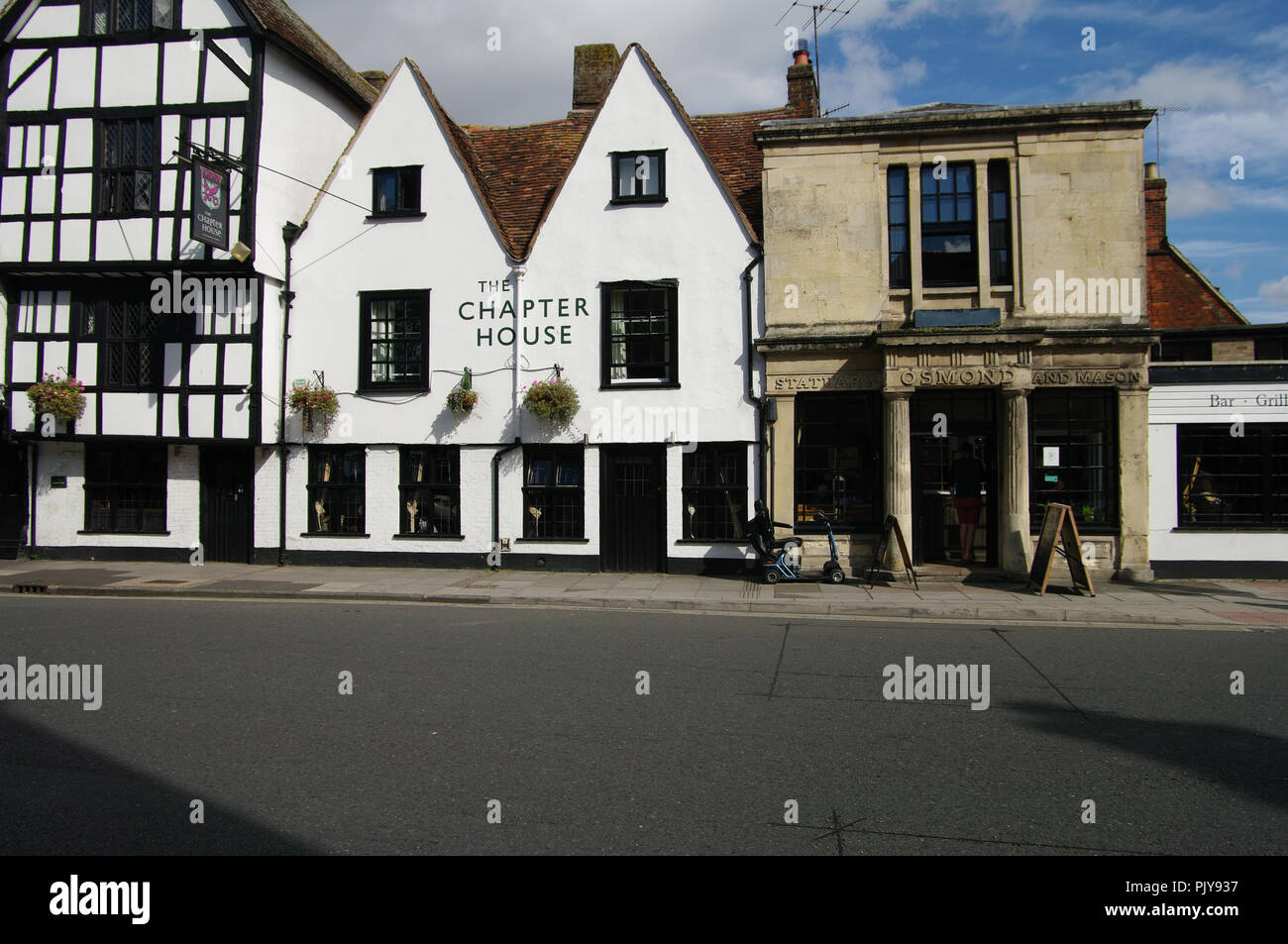 Tudor buildings salisbury hi-res stock photography and images - Alamy