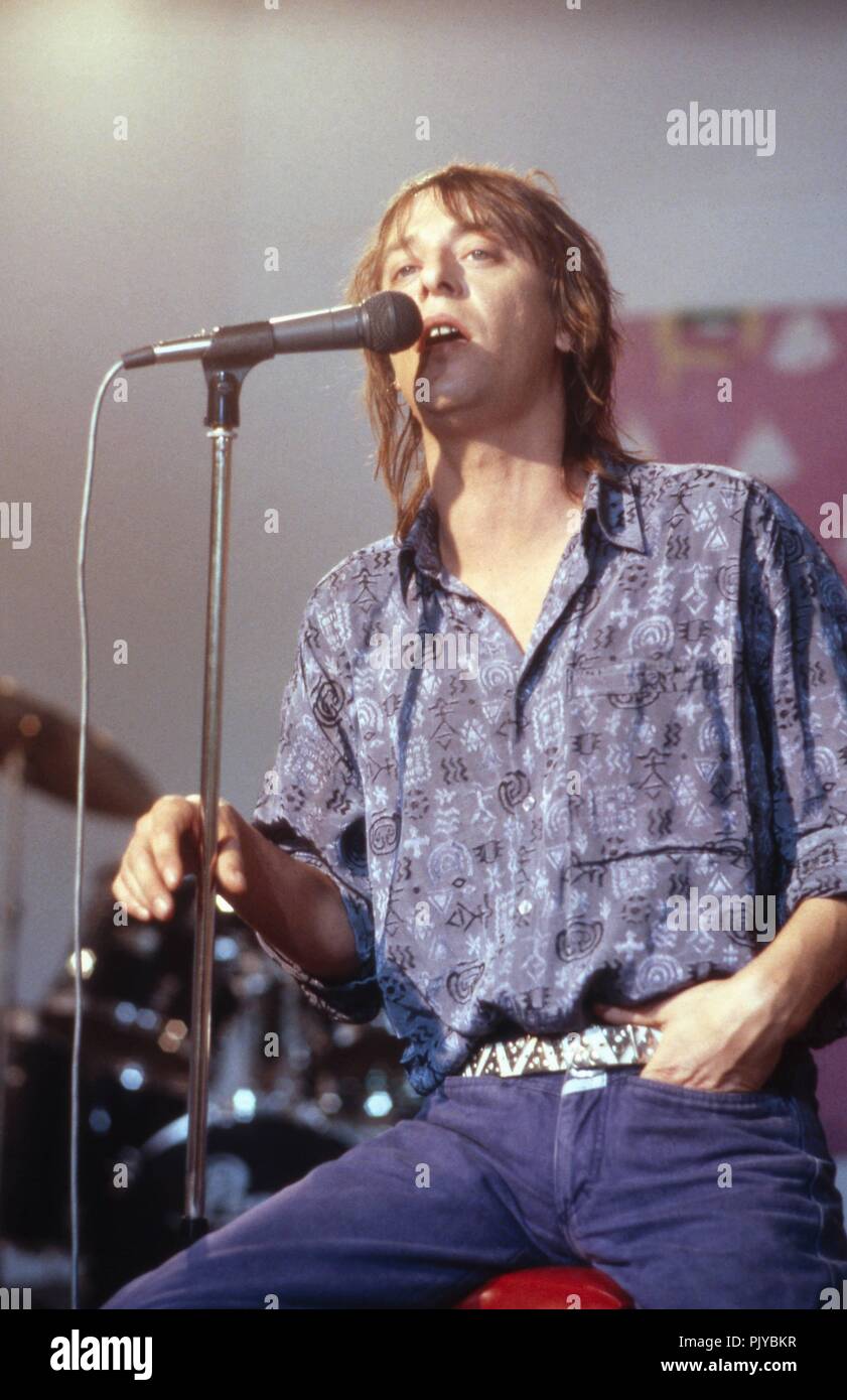 Rio Reiser, deutscher Sänger und Musiker bei einem Auftritt in München ...