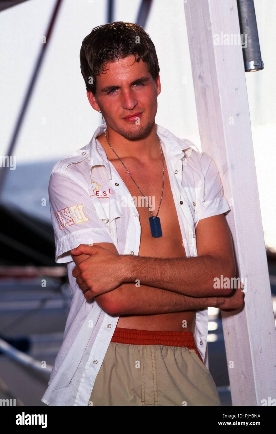 Sänger Alexander Klaws beim Promoshoot am Strand in der Türkei, 2003 ...
