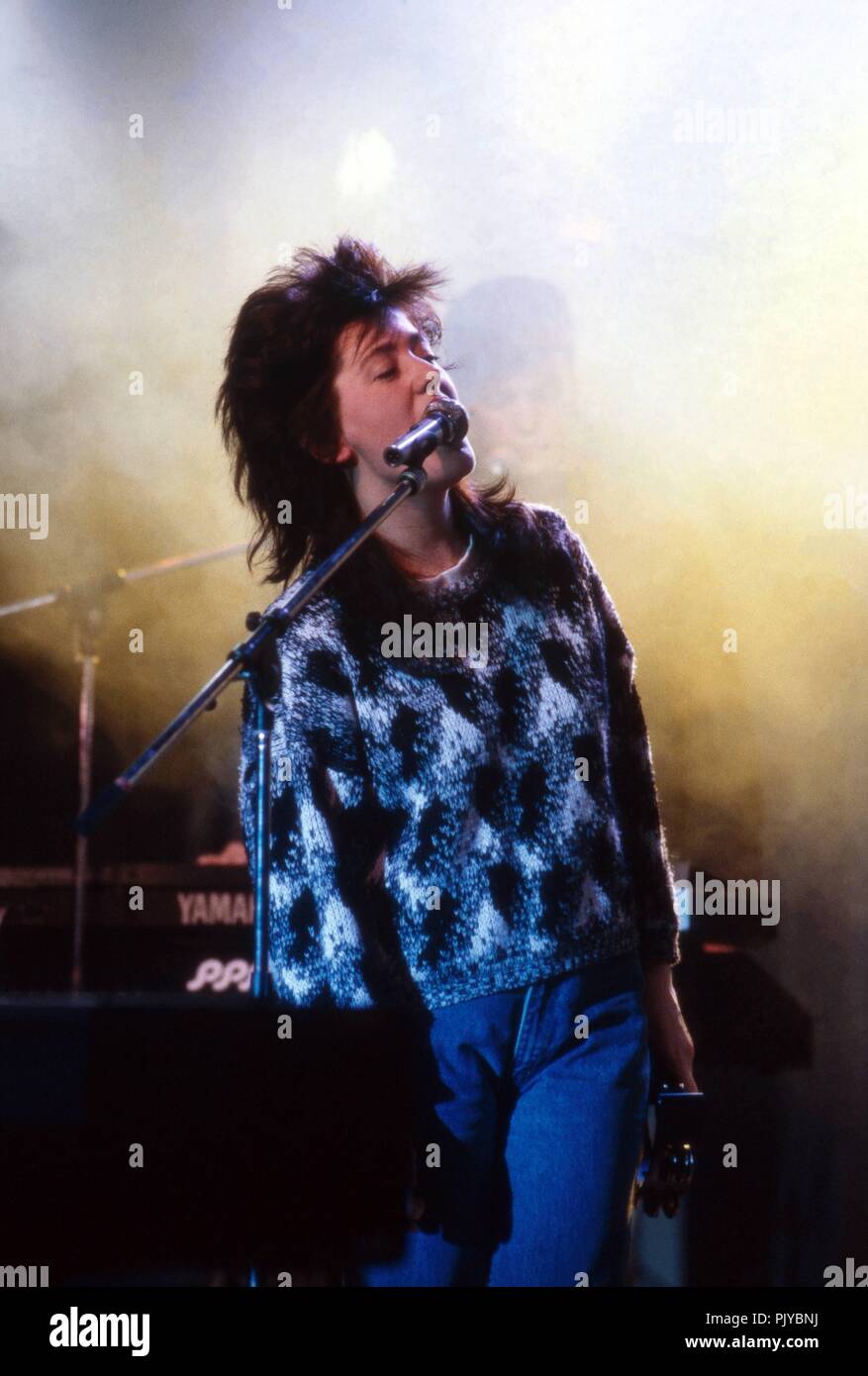 Eileen Gribben von der britischen Alternative-Pop-Band "The Adbentures ...