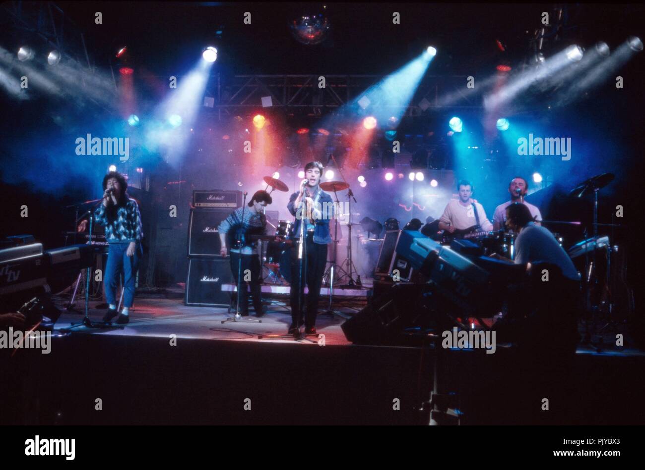 Britische Alternative-Pop-Band "The Adbentures" bei einem Konzert in ...