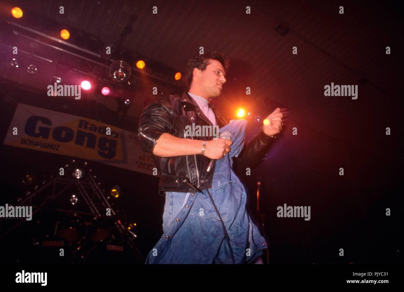 Sänger Nino de Angelo bei einem Konzert in Regensburg, Deutschland 1989 ...