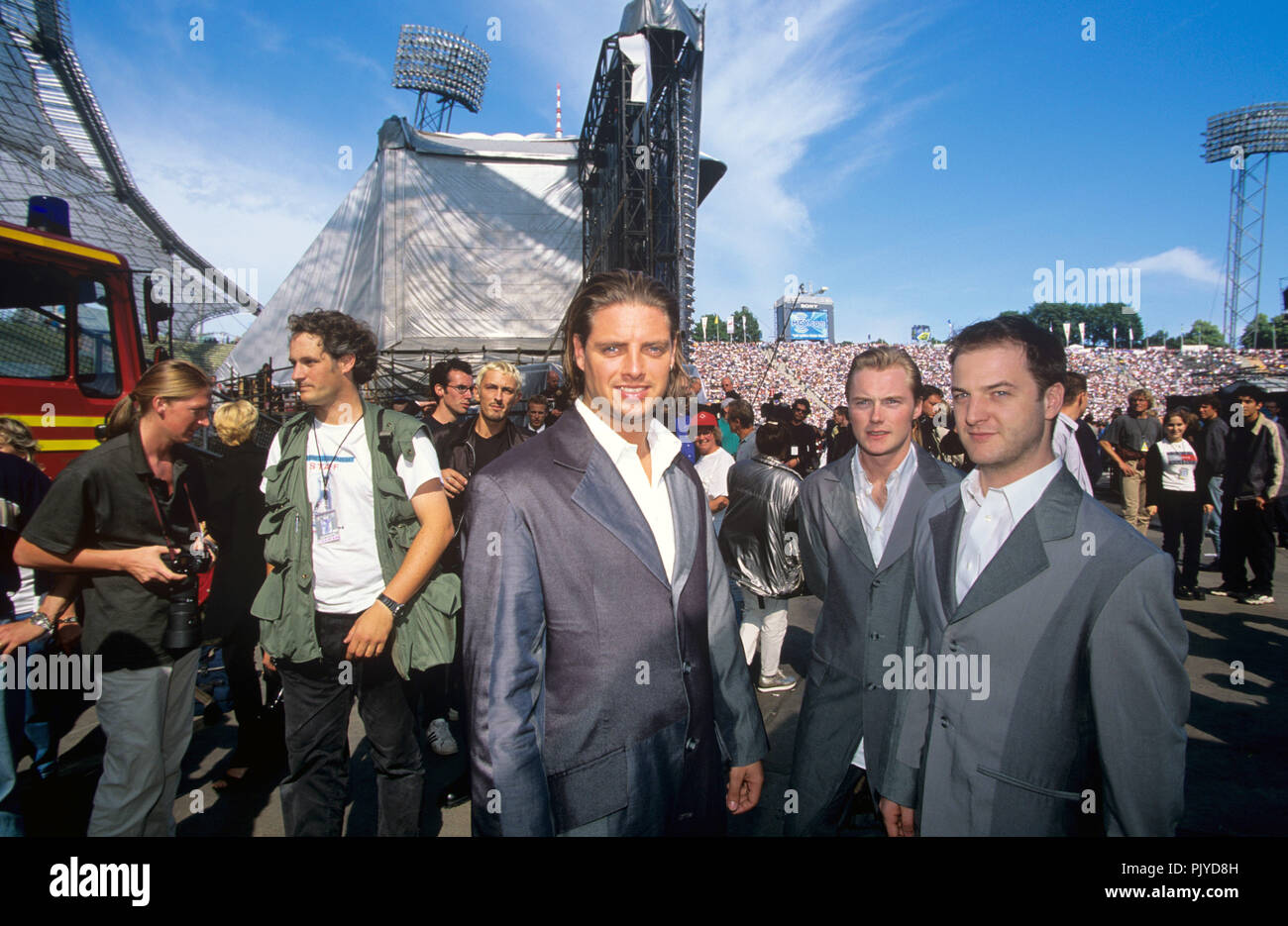 Boyzone (v.l. Keith Duffy, Ronan Keating, Mikey Graham) (Michael ...