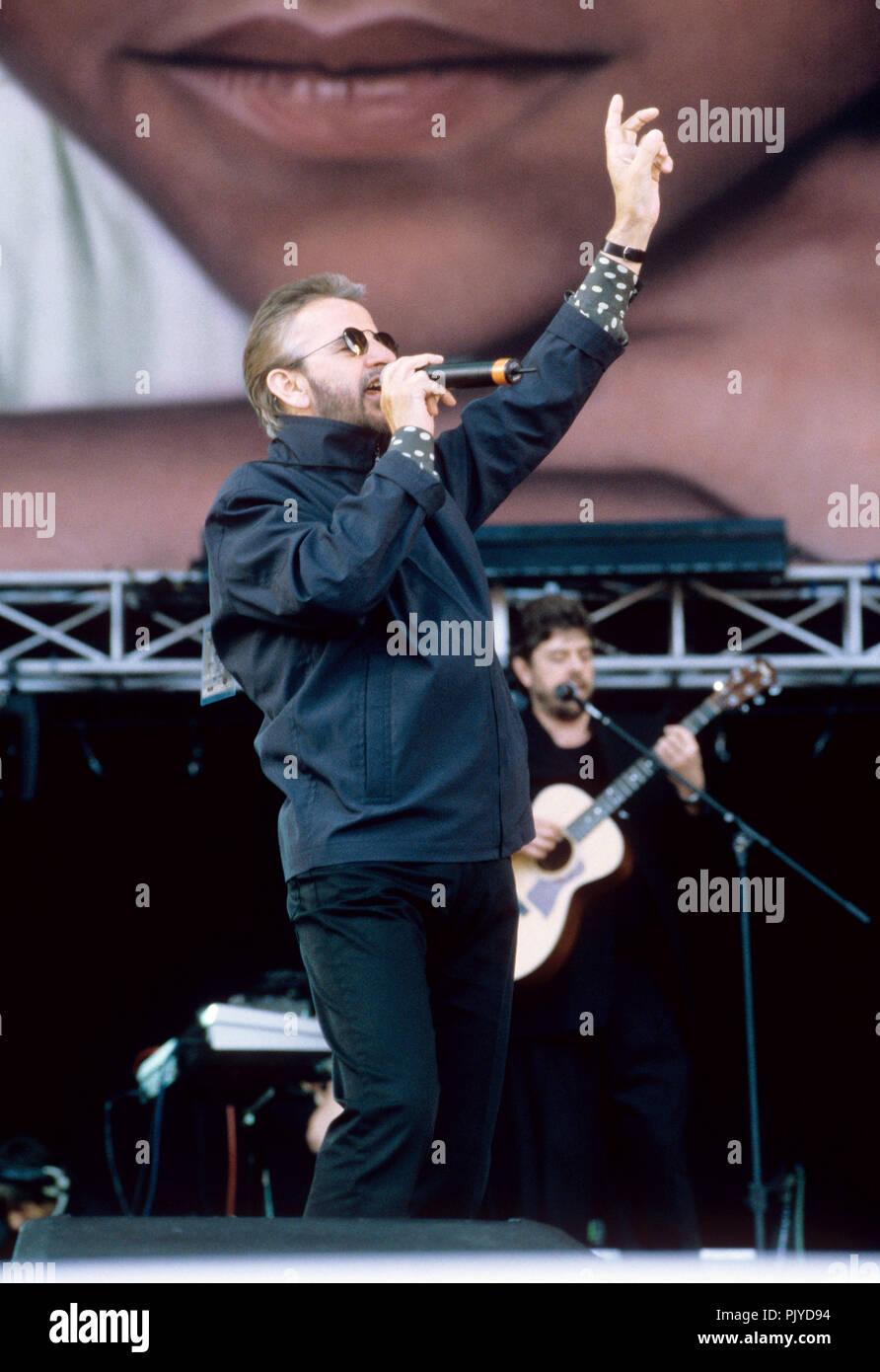 Ringo Starr (Michael Jackson and Friends) on 27.06.1999 in München ...