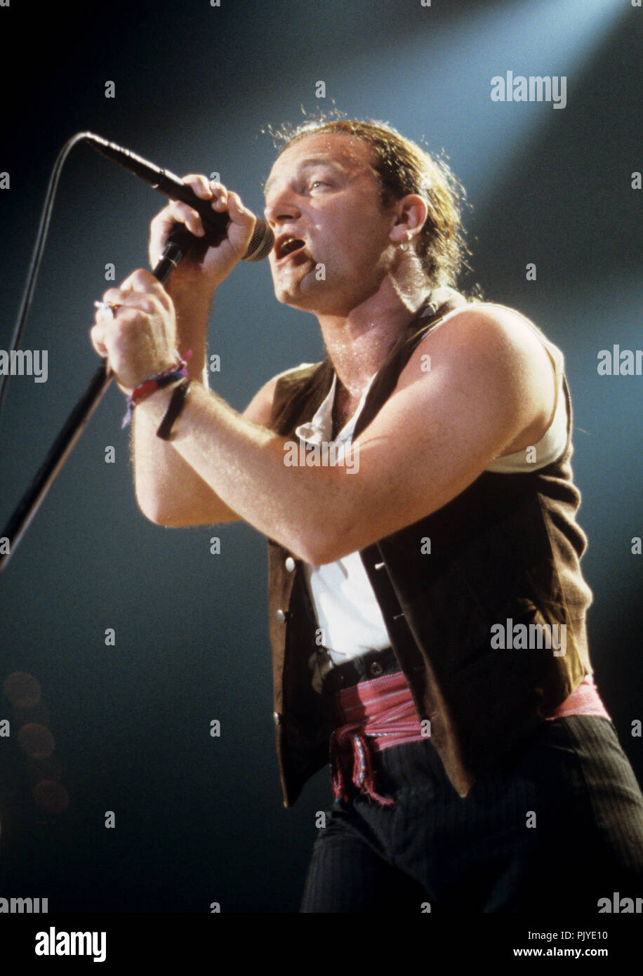 U2 1987 hi-res stock photography and images - Alamy
