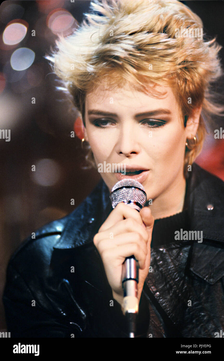 Kim wilde 1983 hi-res stock photography and images - Alamy