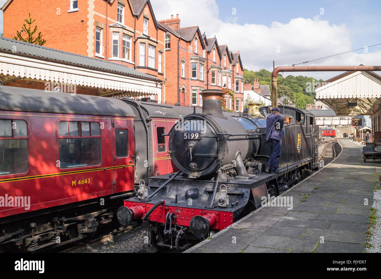 Llangollen Railway station, Llangollen, Wales, UK Stock Photo - Alamy