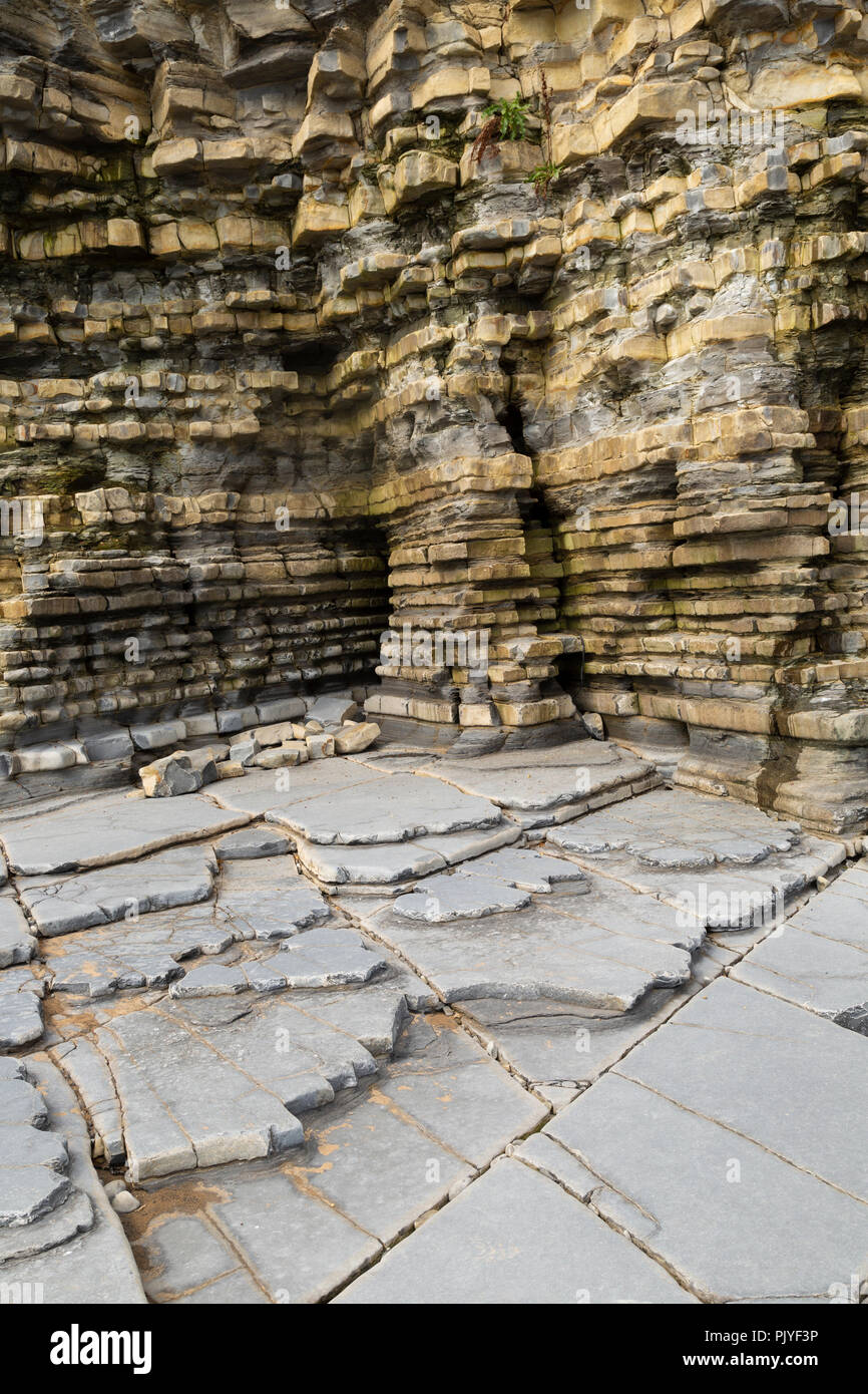 Rock strata hi-res stock photography and images - Alamy