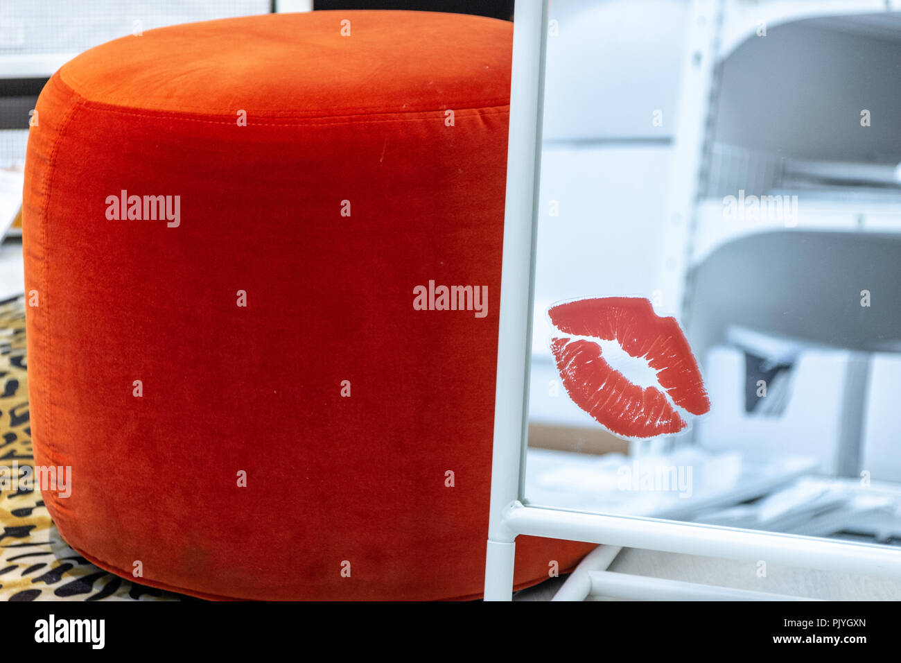 Ottoman mirror hi-res stock photography and images - Alamy