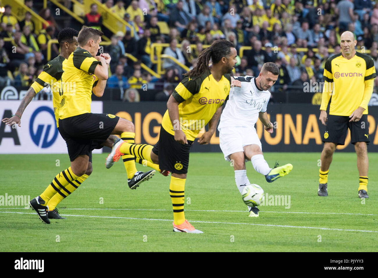 Lukas PODOLSKI (2.left to right, Roman and Friends) shoots versus left ...