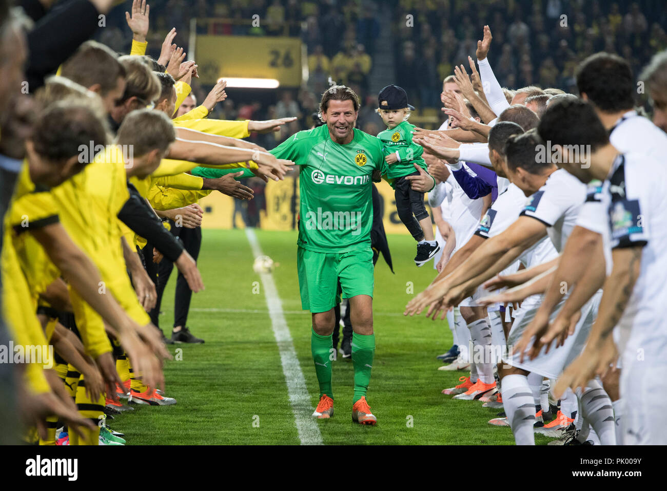 Dortmund, Deutschland. 08th Sep, 2018. The players are fun for Roman ...