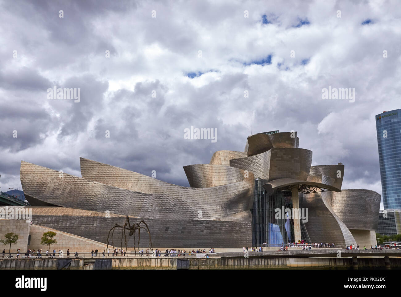 Bilbao guggenheim spain hi-res stock photography and images - Alamy