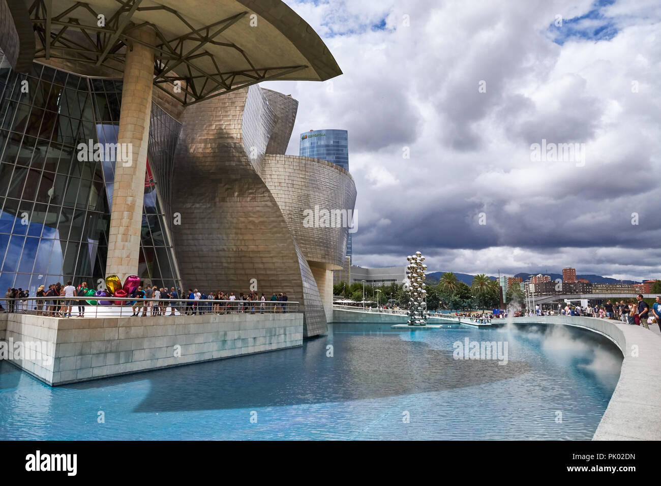Bilbao guggenheim spain hi-res stock photography and images - Alamy
