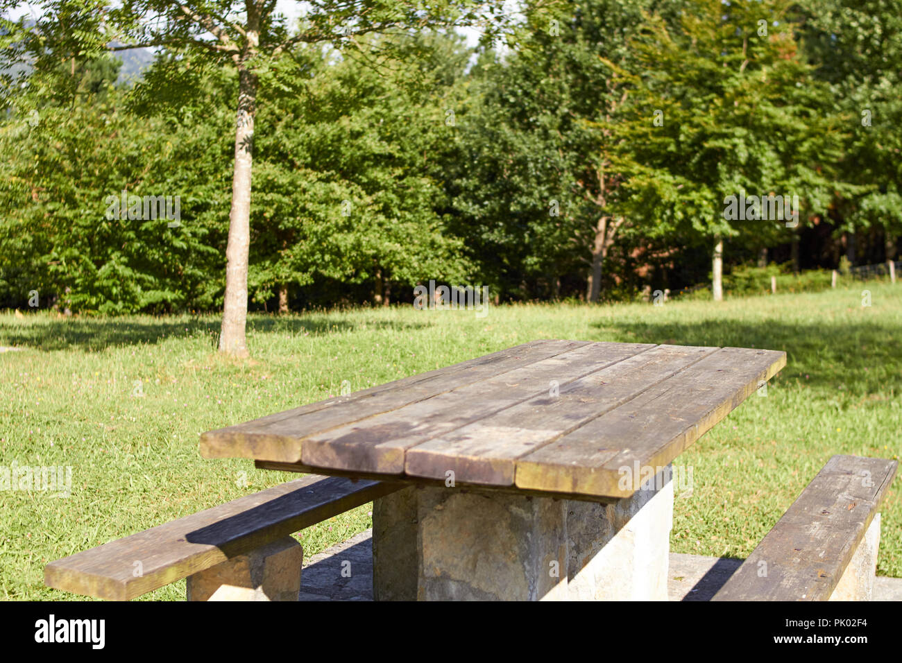 Countryside sky picnic bench hi-res stock photography and images - Alamy