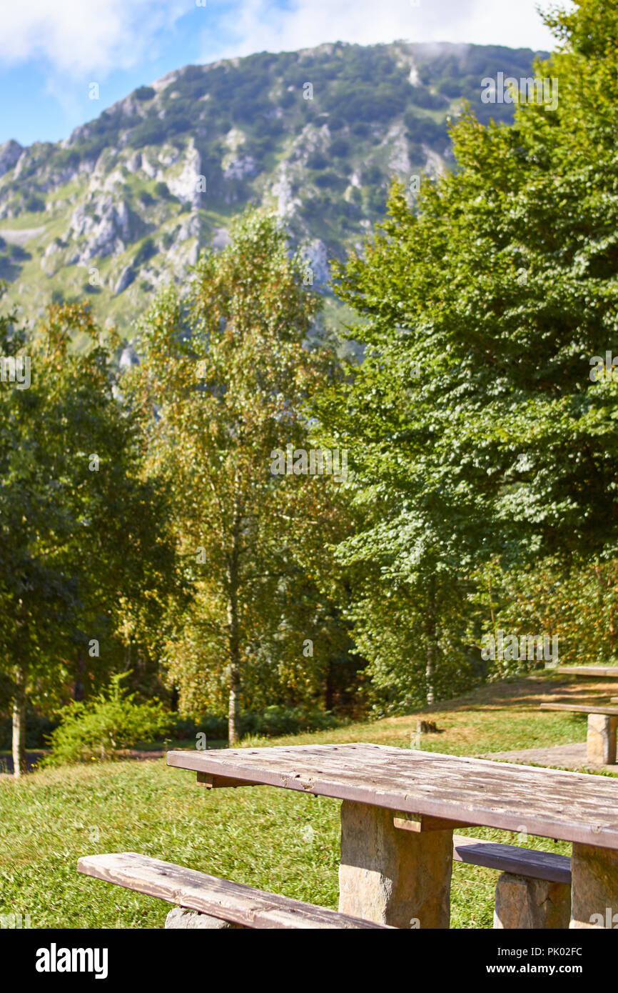Countryside sky picnic bench hi-res stock photography and images - Alamy